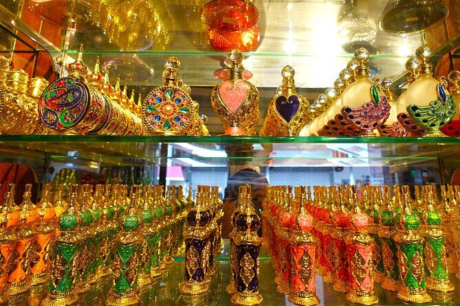 Thread of Faith and Fabric: Singapore Kampong Glam Walking Tour - Key Points