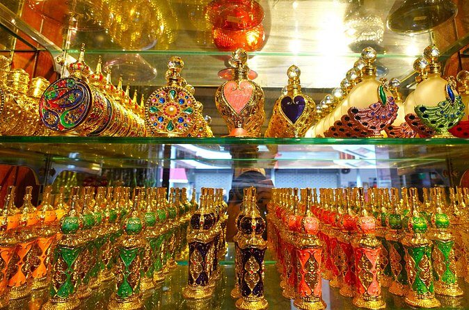 Thread of Faith and Fabric: Singapore Kampong Glam Walking Tour - Analyzing the Value