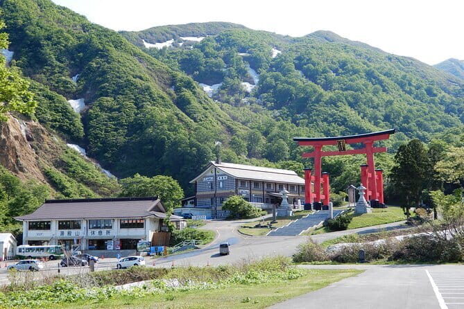 Three Mountains of Dewa staying at Mt. Yudonosan Sanrojo lodge - An Introduction to the Three Mountains of Dewa Experience