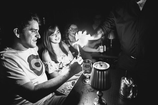 (Thur 7pm) Comedy Magic Show includes 1x Pizza & 2 glasses of Prosecco - Food and Drink: Pizza and Prosecco Included