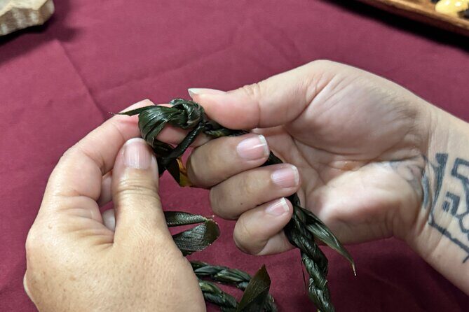 Ti Leaf Bracelet Craft Class on Maui - Key Points