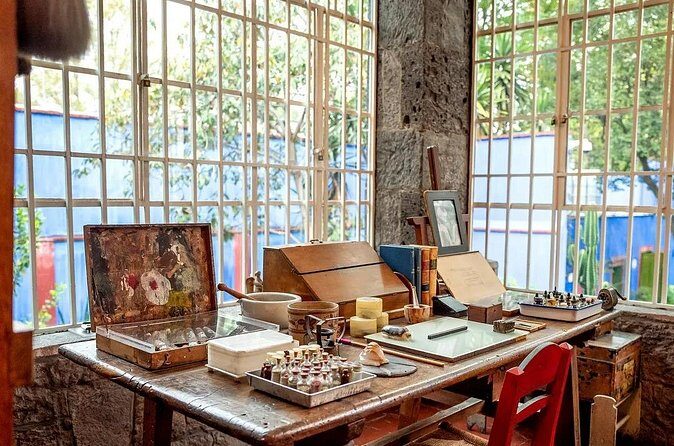 Tickets to Frida Kahlo Museum 2025 and traditional drink - Who Should Consider This Tour?