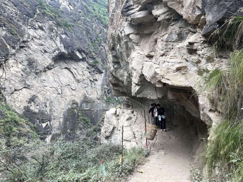 Tiger Leaping Gorge Trekking in the Canyon - Key Points