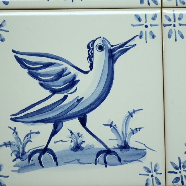 Tile painting workshop in the Algarve - A Close Look at the Algarve Tile Painting Workshop