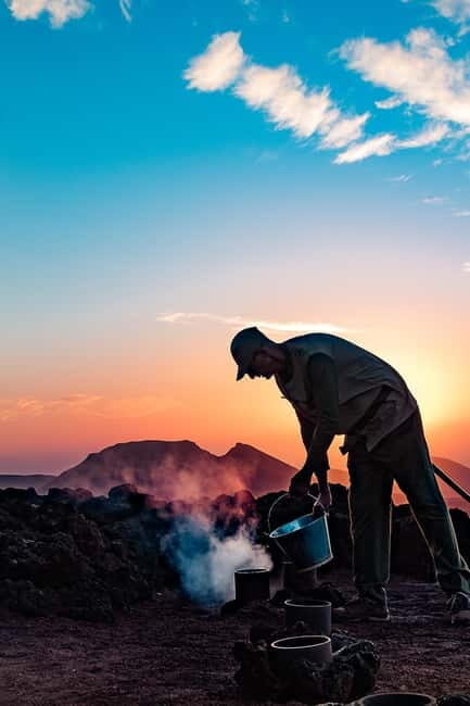 Timanfaya National Park: Evening Tour with Volcano Dinner - Key Points