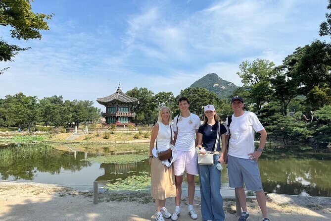 Time Travel in Seoul: Gyeongbokgung Palace, Folk Museum & Bukchon - Key Points