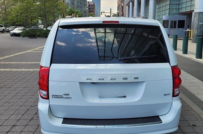 Times Square NYC to Newark International Airport Transfer Service - Who Should Book This Transfer?