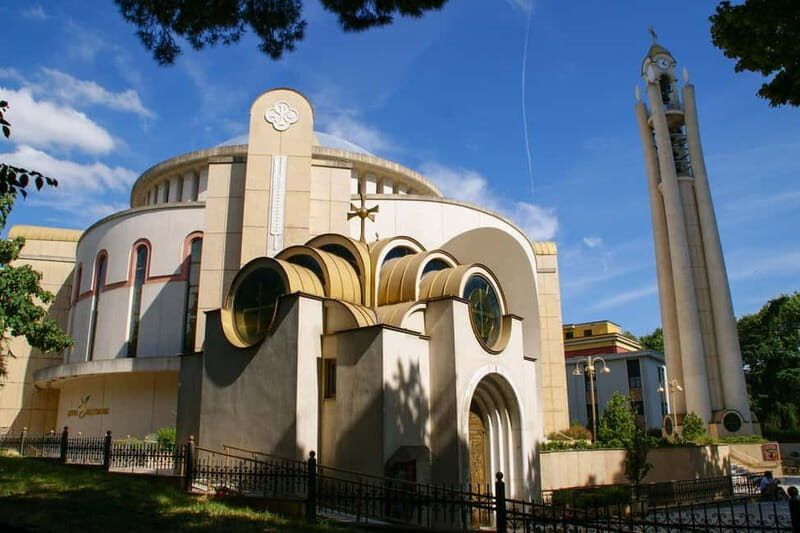 "Tirana to Albania: Tracing a Historical Path Tour" - Key Points