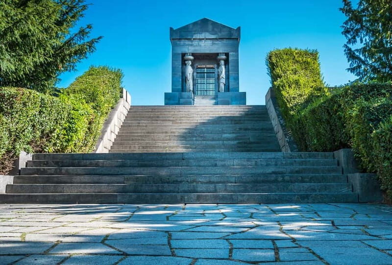 Tito Museum and Avala mountain with retro car - The Itinerary and Experience Breakdown