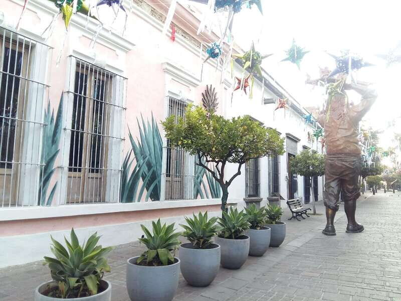 Tlaquepaque Magic Town: Artisans, Traditions, Architecture - Discovering Tlaquepaque: A Colorful Mexican Treasure