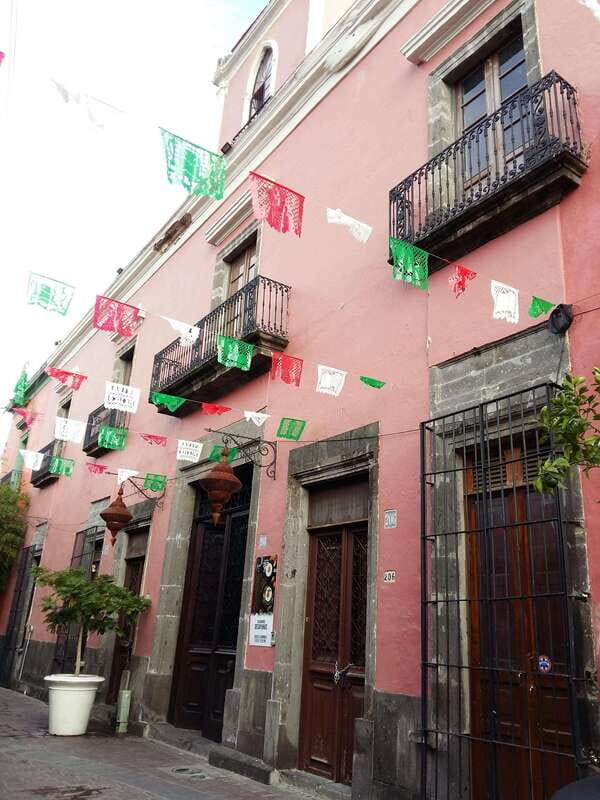 Tlaquepaque Magic Town: Artisans, Traditions, Architecture - Food and Shopping