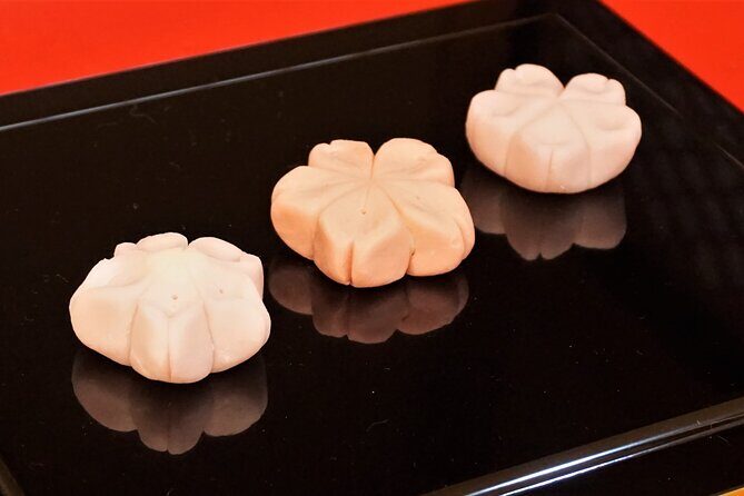 Tokyo 6 h Private Guided Tour & Japanese Sweets Making Experience - Hamarikyu Gardens & the Imperial Palace