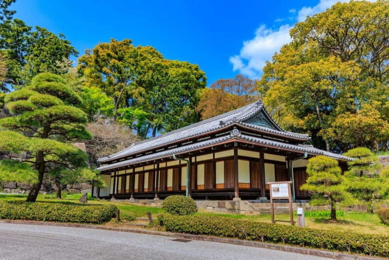 Tokyo: East Garden of the Imperial Palace with History Guide - Who Should Consider This Tour?