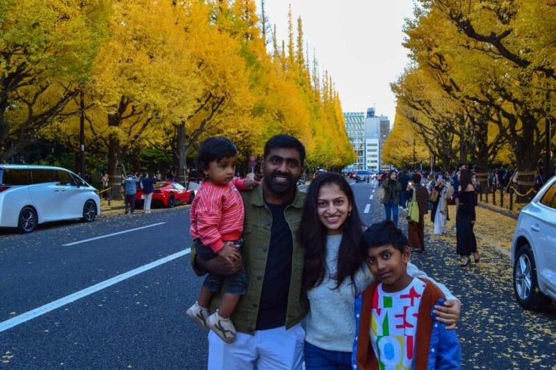Tokyo: Golden Ginkgo Avenue Autumn Leaves Walk - Tokyo: Golden Ginkgo Avenue Autumn Leaves Walk – A Balancing Act of Nature and City