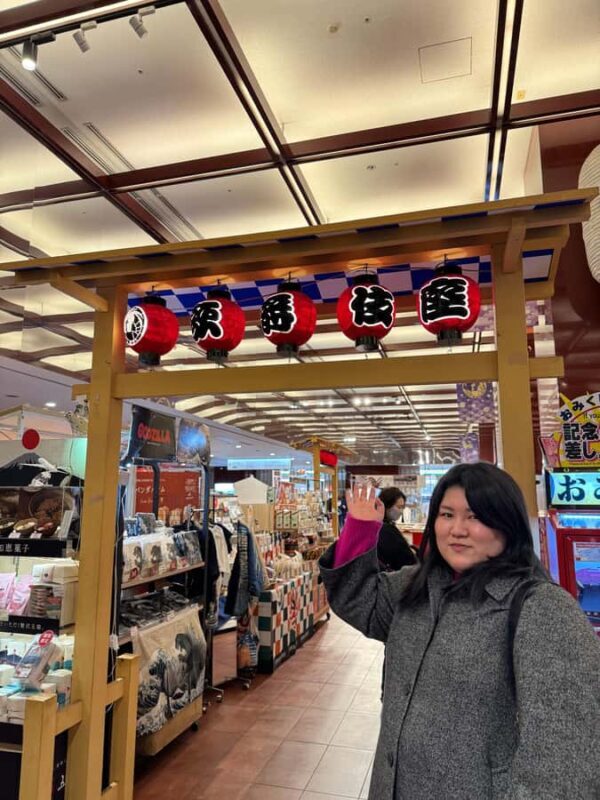 Tokyo: Guided Walking Tour of Theatres and Musicals - Exploring Tokyo’s Theatre Scene: An In-Depth Look