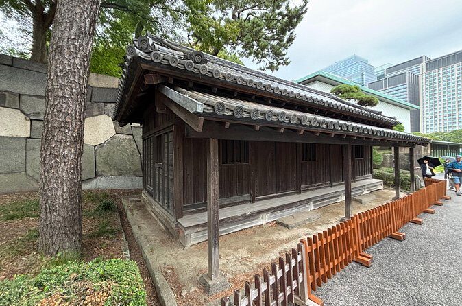 Tokyo: Imperial Palace and Edo Castle Ruins Cultural Walking Tour - The Sum Up