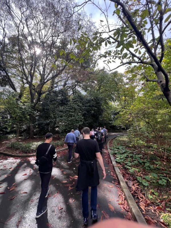 Tokyo: Imperial Palace and Ishibashi bridge walking tour - Key Points