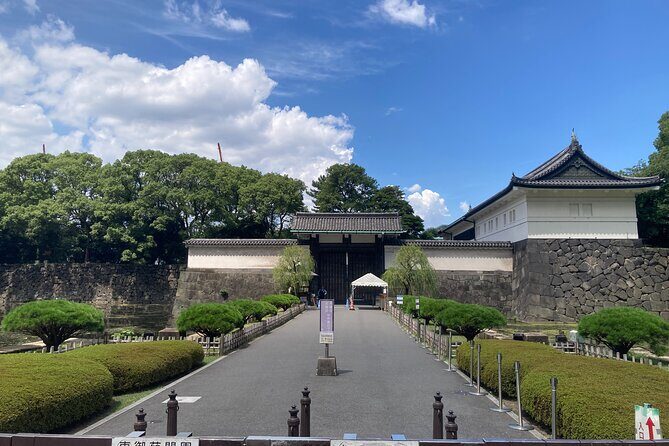 Tokyo Imperial Palace Historical Walk and Food Tasting Tour - An In-Depth Look at the Tokyo Imperial Palace Historical Walk and Food Tasting Tour
