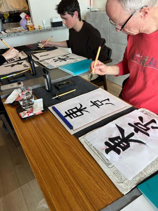 Tokyo: Japanese Calligraphy on Scroll/Fan with drink&sweets - FAQ