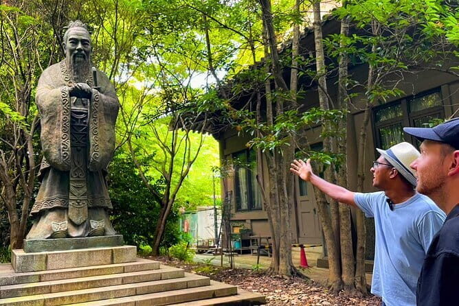 Tokyo: Locals Secret Shrine Tour // Walk with a Guide - Exploring Tokyo’s Secret Shrine Scene: What You Can Expect