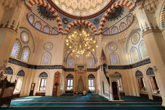 Tokyo Muslim Friendly Customizable Tour with Guide - Discovering Tokyo in Style and Comfort