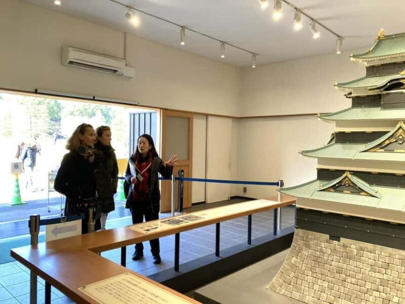 Tokyo: Private Tour of the Imperial Palace East Gardens - Key Points