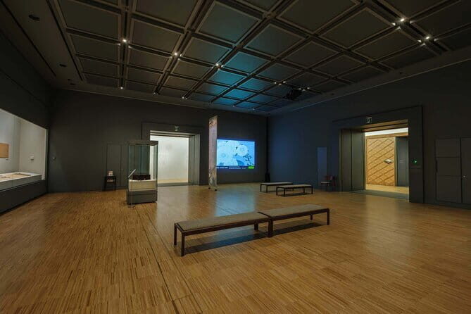 Tokyo Sannomaru Shozokan Museum and Hotel Dinner - An Insider Look at the Experience