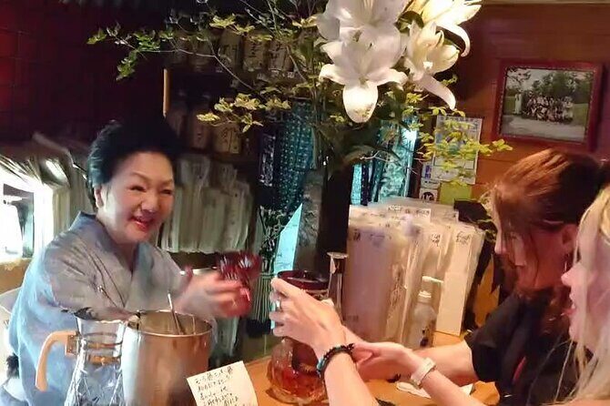 Tokyo Shinbashi Night Tour: Local Guide & Drinks at Snack Bars - FAQ