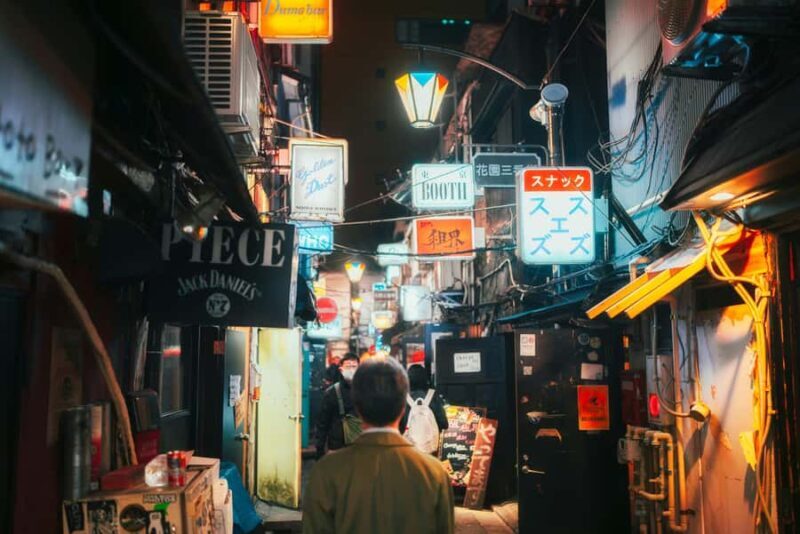 Tokyo: Shinjuku Bar Hopping & Cultural Exchange with Locals - Discovering Hidden Bars and Golden Gai