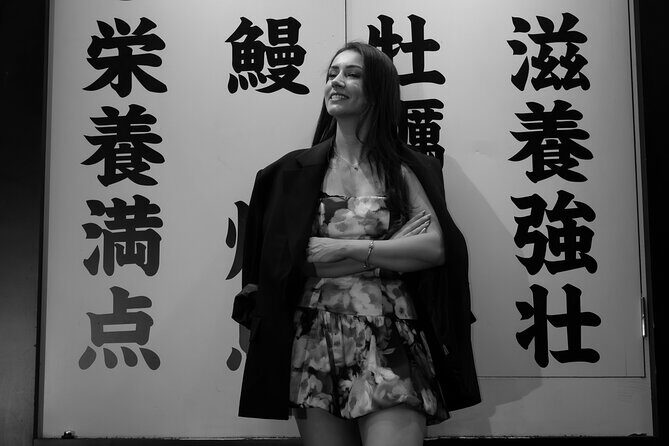 Tokyo Shinjuku Night Photo Tour with Pro Gota - Kabukicho: Neon Lights and Nightlife Energy