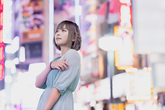Tokyo Shinjuku Private Photoshoot - Transition through Tokyo’s Lively Backstreets