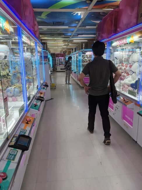 Tokyo Shinjuku : Private Walking Night Tour with Pachinko - FAQ