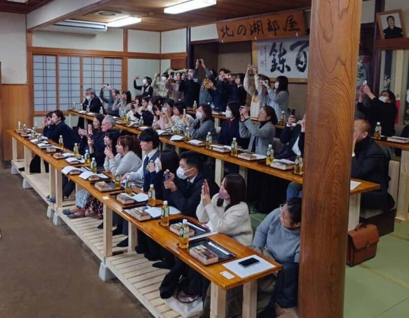 Tokyo: Sumo Show and Dining Experience - Atmosphere & Group Size