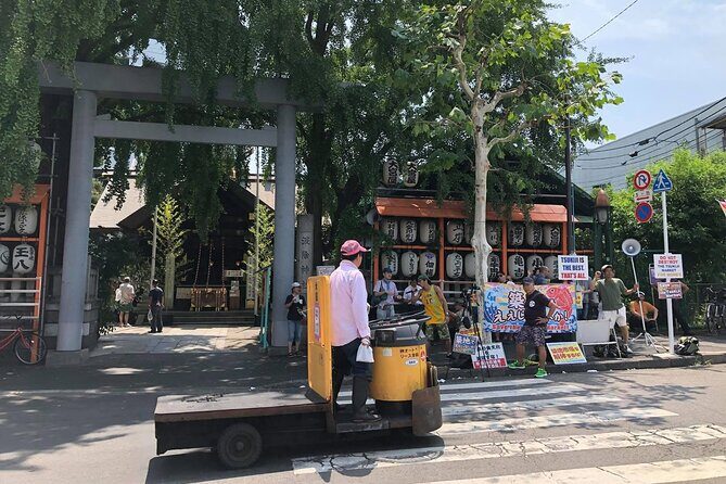 Tokyo: Tsukiji Fish Market Food & Walking tour by "Real Insider" - The Exclusive Photo with the Giant Crab