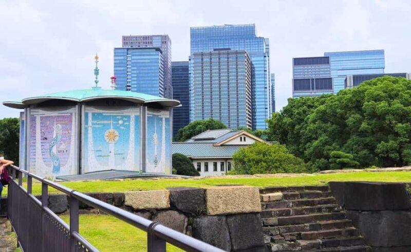 Tokyo: Walking Tour of the Imperial Palace, Shoguns, and Garden - Key Points