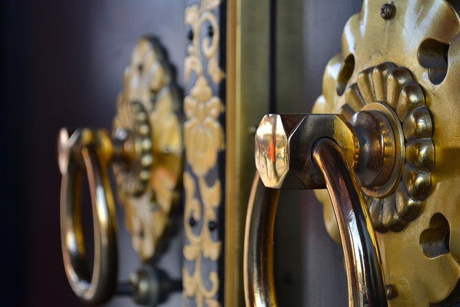 Tokyo Walking Tour with professional guide - The Hidden Peace of Denboin Garden