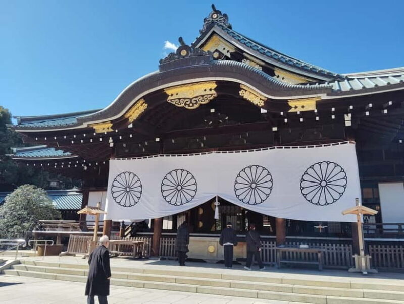 Tokyo: Yasukuni Shrine and Yushukan Museum Guided Tour - Key Points