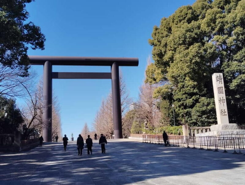 Tokyo: Yasukuni Shrine and Yushukan Museum Guided Tour - An In-Depth Look at the Tour Experience