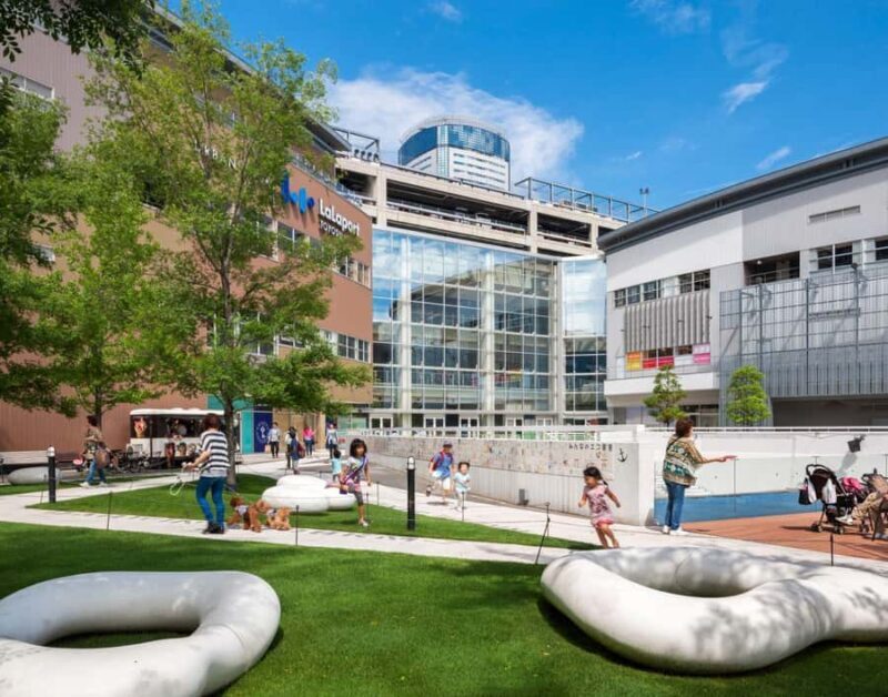 Tokyo's Hidden Gem: Modern Toyosu Market Coastal Tour - Stepping Back in Time at Toyosu Senkyakubanrai