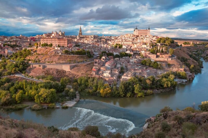 Toledo: Monumentos esenciales: Alcazar, Catedral, Sinagoga - The Sum Up