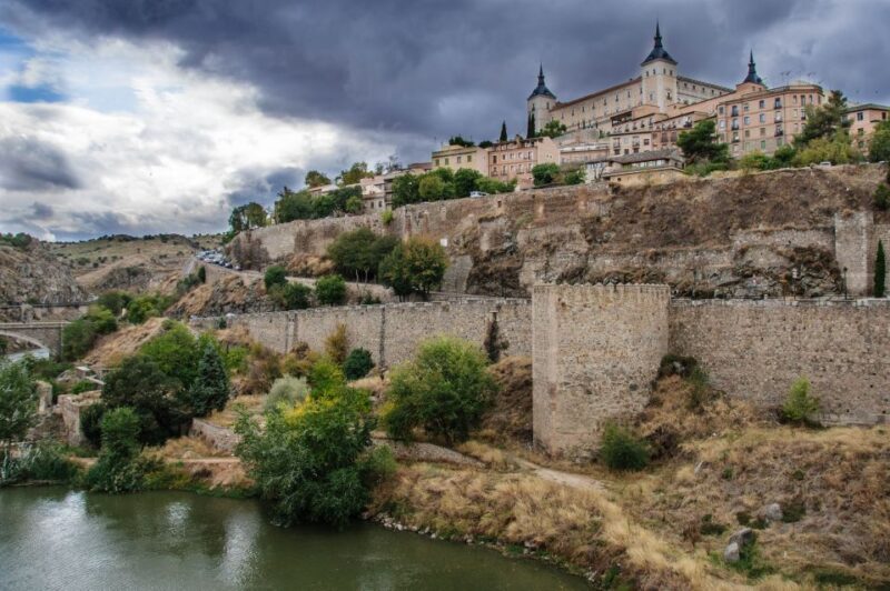 Toledos Gems: 3-Hr Private Tour with Expert Local Guide - Key Points