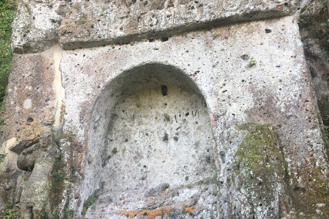 Tomb Hunting and Trekking Adventure in Sovana - Key Points