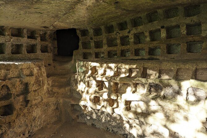 Tomb Hunting and Trekking Adventure in Sovana - Who Should Consider This Experience?