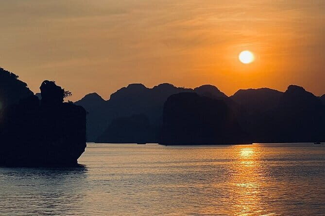 Top Lan Ha Bay Sunset Tours 2025 Departing from Cat Ba Island - Introduction: Why Consider the Top Lan Ha Bay Sunset Tour?