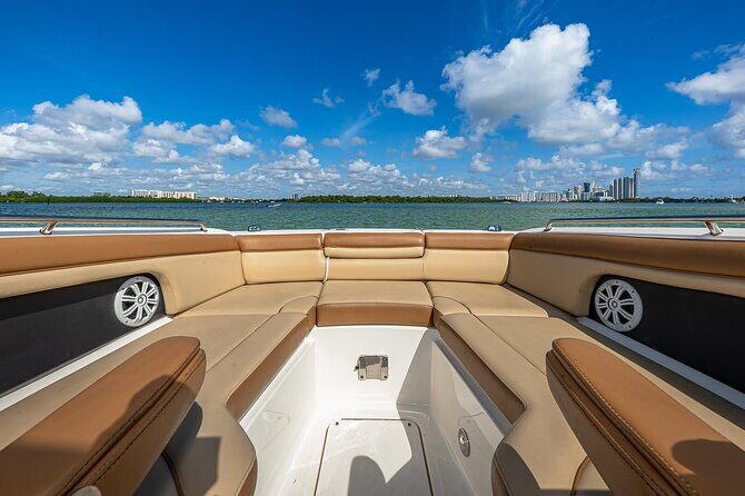 Top-Rated Boat Rental with Captain | 1 to 11 People - What It Means for Travelers