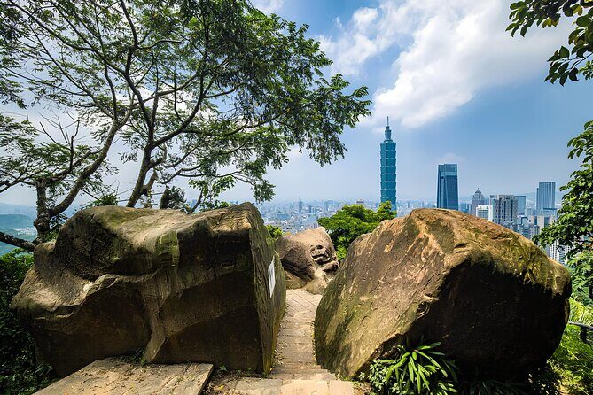Top Taipei Highlights: Private Charter Tour with Local Guide - Key Points