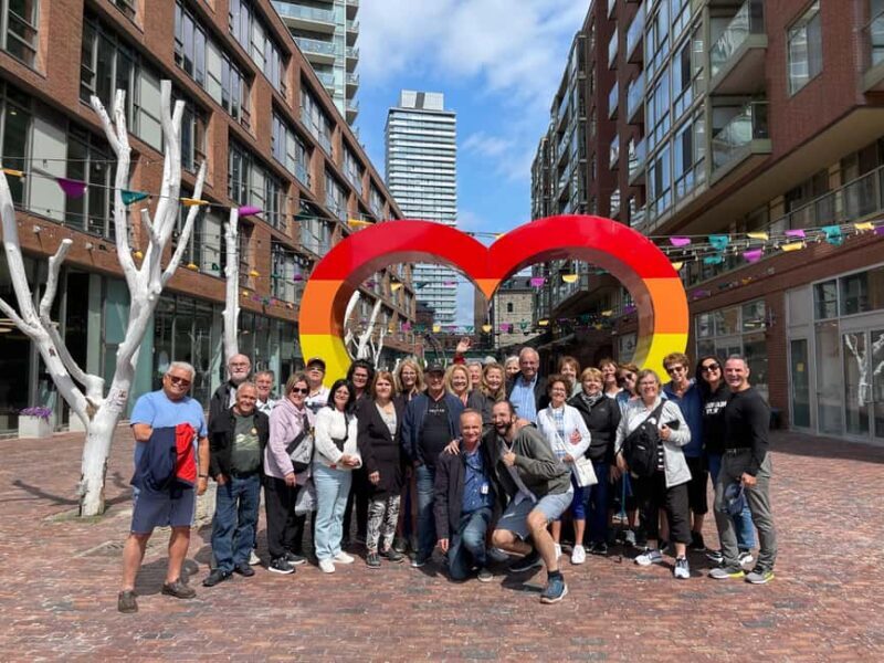 Toronto: Bus or Walking City Tour in English or French - Key Points