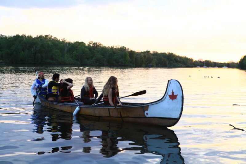 Toronto: Fall Colours Canoe Tour of the Toronto Islands - A Closer Look at the Toronto Fall Colours Canoe Tour