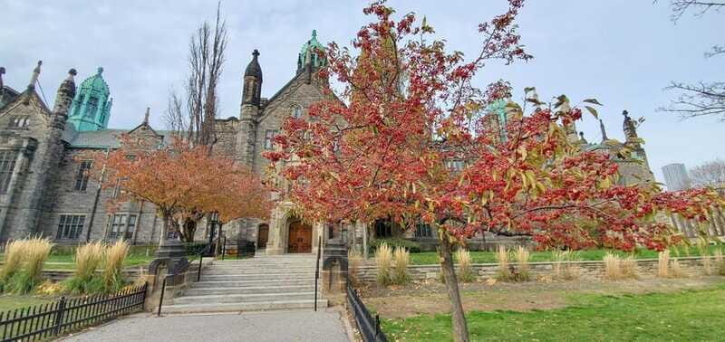 Toronto: Highlights Drive and Walking Tour - Toronto’s Historic & Modern Landmarks: Union Station, the Royal Ontario Museum, and Casa Loma