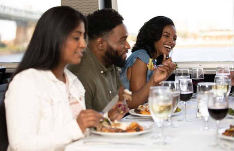 Toronto: Mother's Day Premier Cruise with Brunch or Dinner - Celebrating Mom: Special Touches